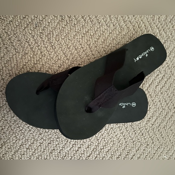 UNIONBAY | Shoes | Union Bay Flip Flops | Poshmark